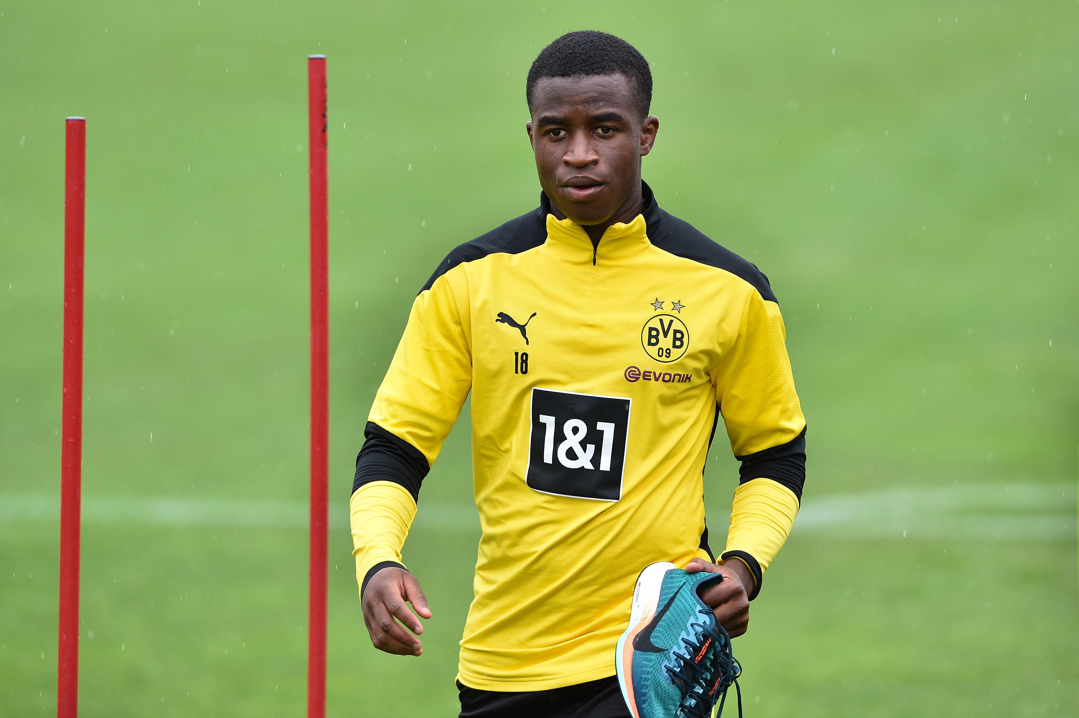 La prensa catalana descarta al Madrid de la lucha por Moukoko y puede ...