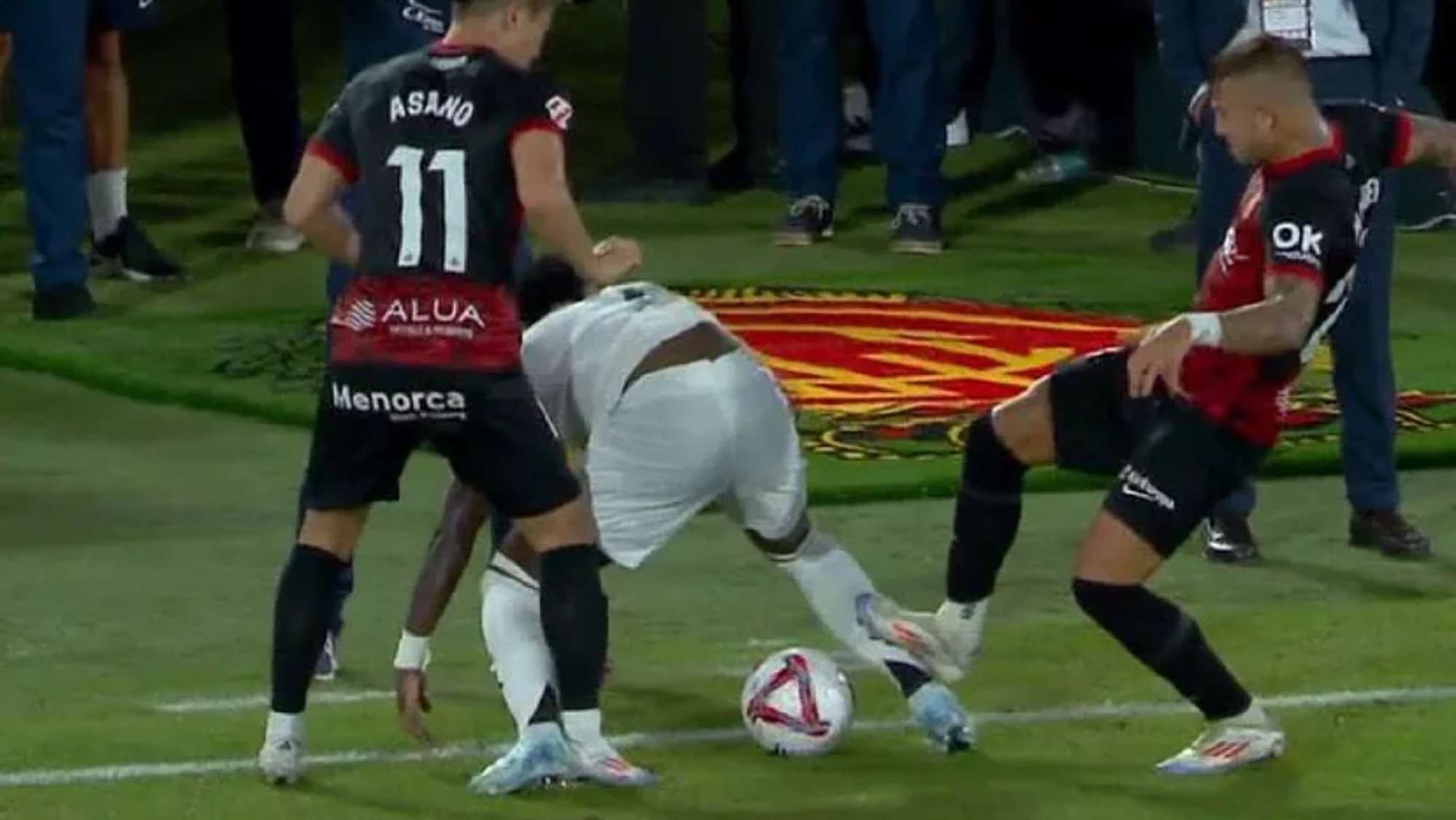 Vinicius se fue a por Maffeo tras el partido y se lo dijo a la cara: "Esto no..."