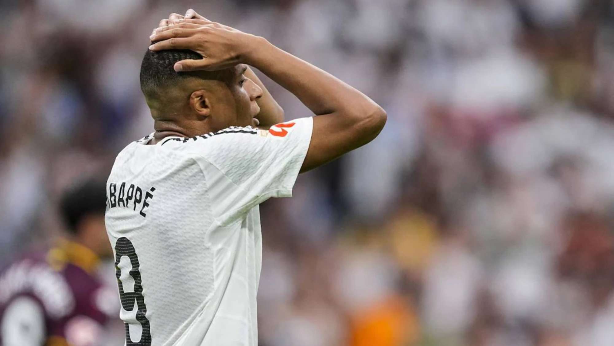 Mbappé, K.O., sufre un ataque durante la madrugada que le ha dejado en ...