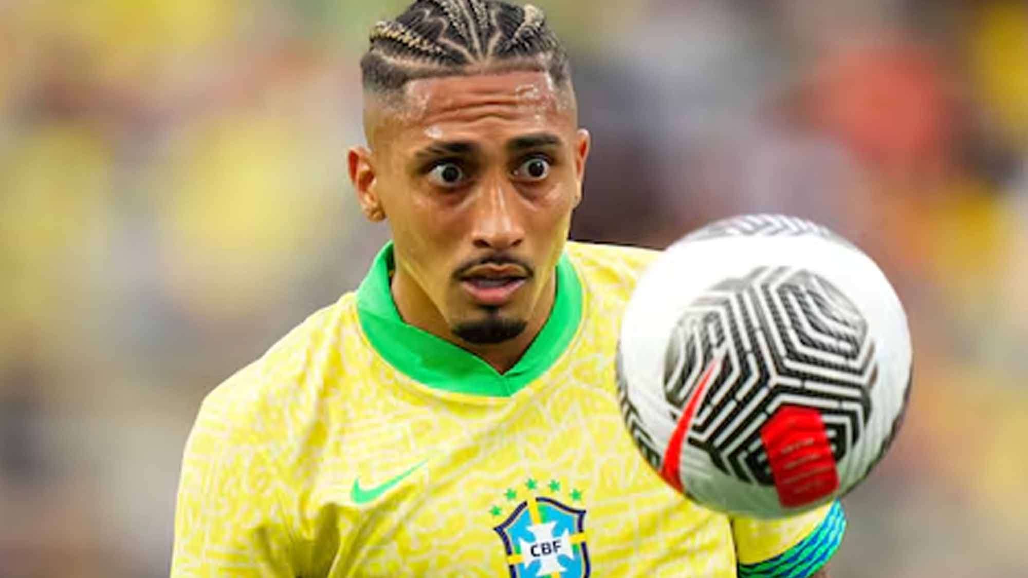 Palo a Raphinha en Brasil, el vestuario elige entre él y Vinicius ...