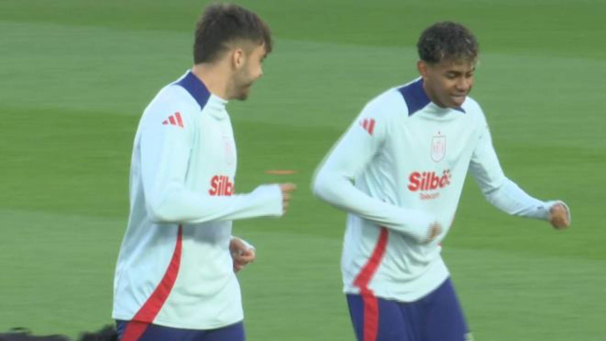 Asencio, directo a por Lamine Yamal en el España - Países Bajos: "Bájate..."