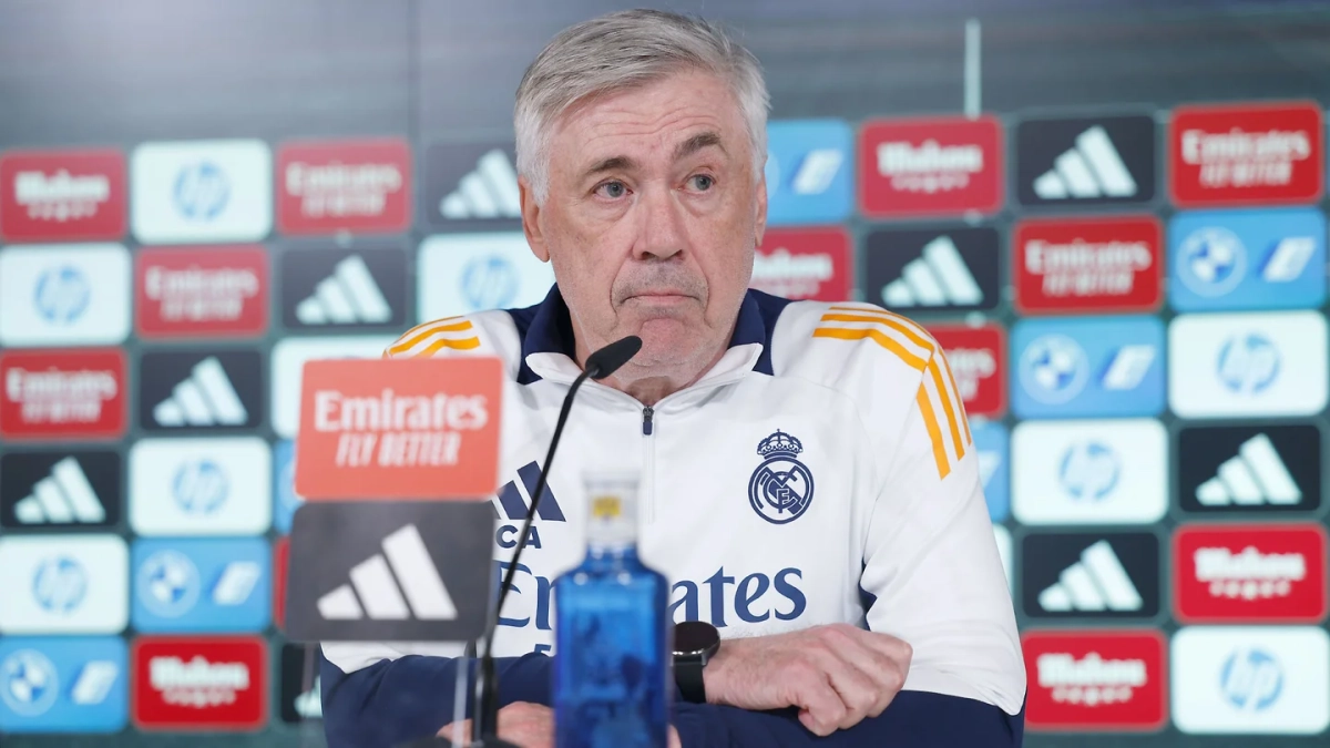 Ancelotti muy enfadado, se lo ha dicho a Florentino entre rumores: "Están jugando"