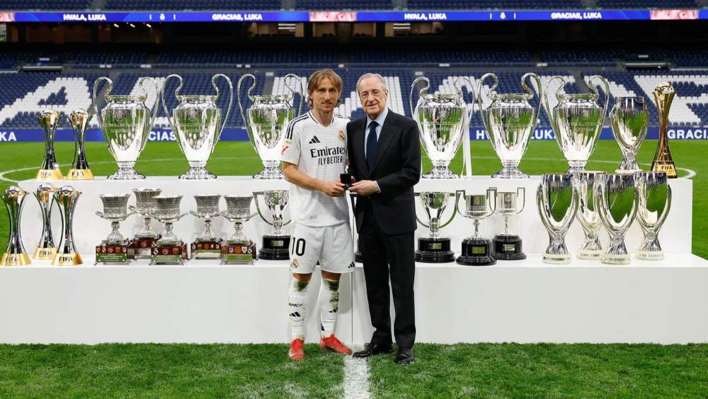 Una imagen irrepetible: así fue la foto de Modric con el Bernabéu vacío