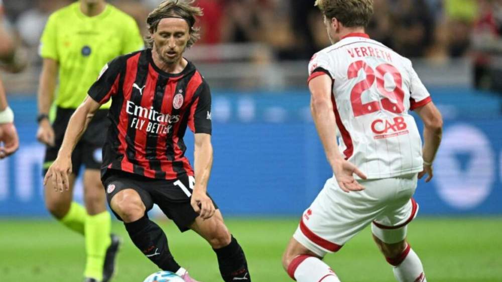 Así fue el debut oficial de Modric con el AC Milan anoche en San Siro